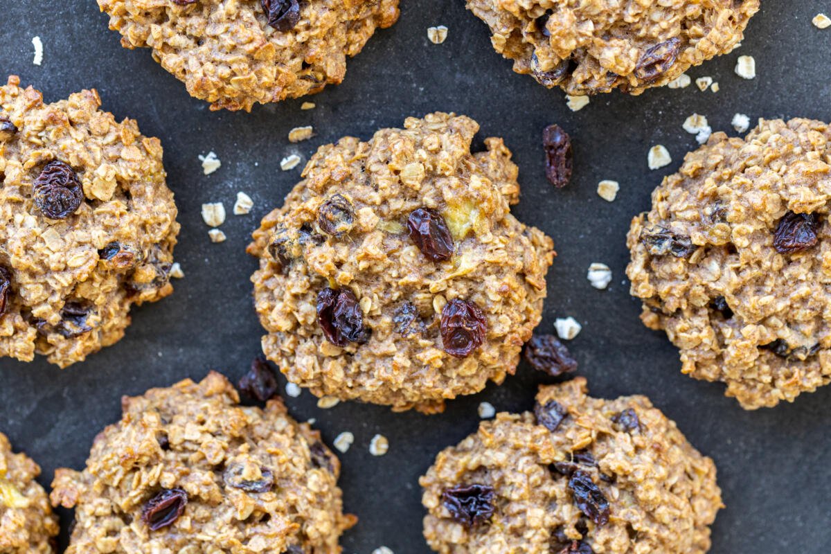 Healthy Oatmeal Raisin Cookies (5 Ingredients) - Momsdish