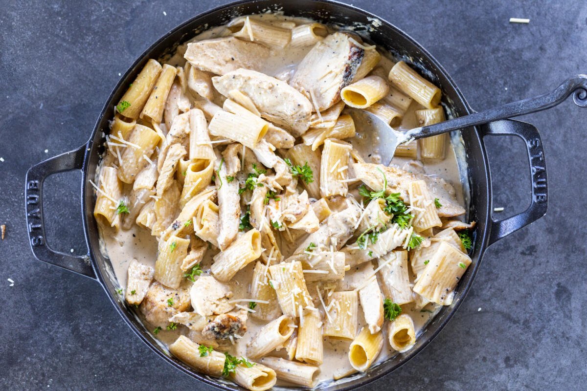 Creamy Chicken Pasta Recipe - Momsdish