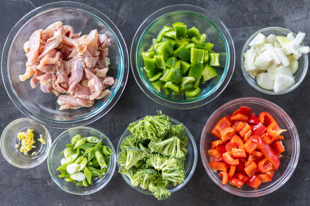 One Pan Hunan Chicken Recipe - Momsdish