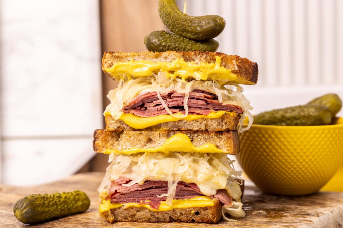 The Best Pastrami Sandwich - Momsdish