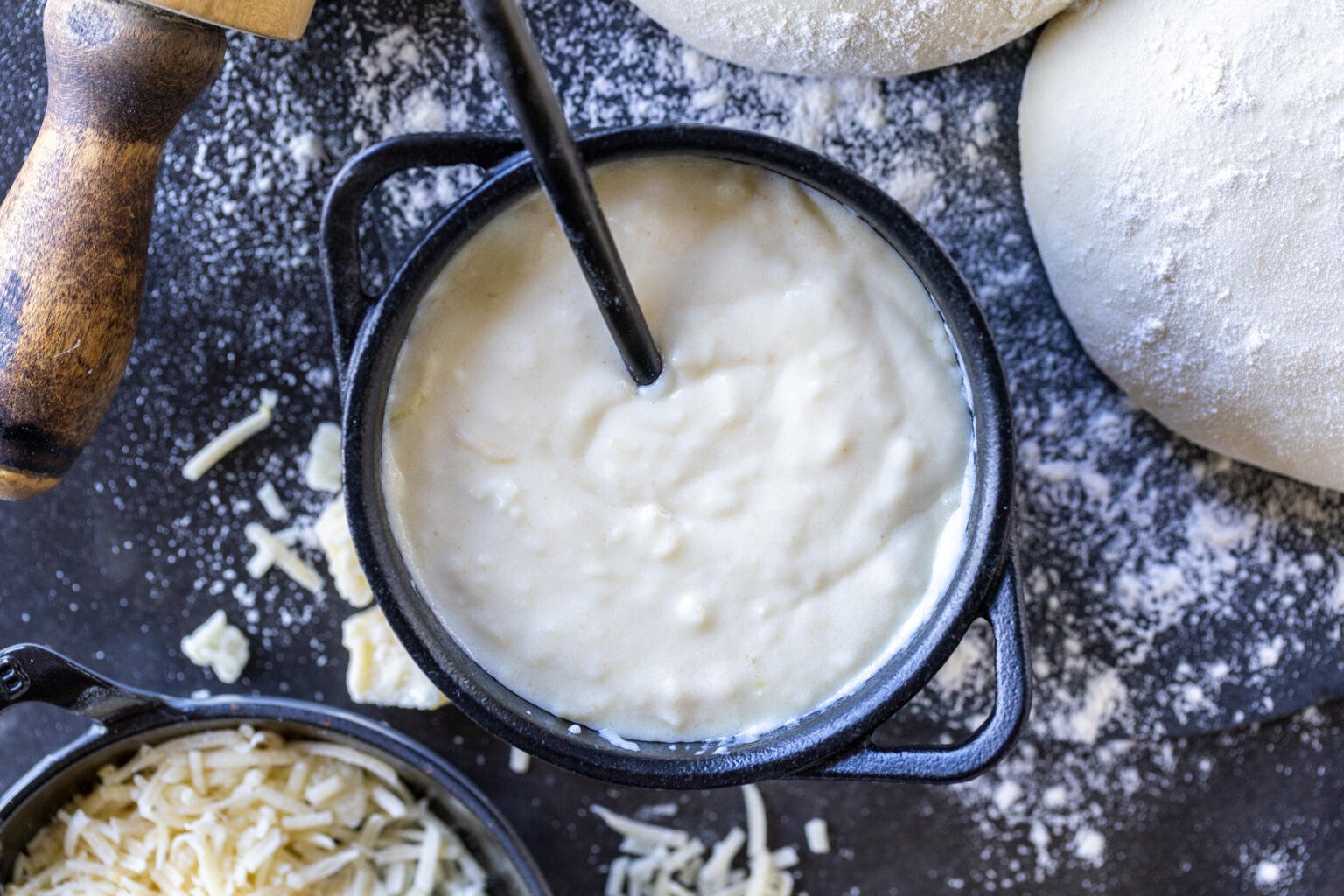 Alfredo Pizza Sauce (White Sauce) - Momsdish