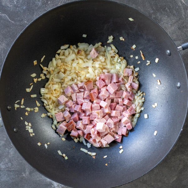 Young Chow Fried Rice (Yang Chow Fried Rice) - Momsdish