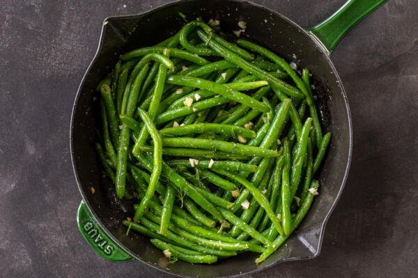 Buttery Garlic Green Beans - Momsdish