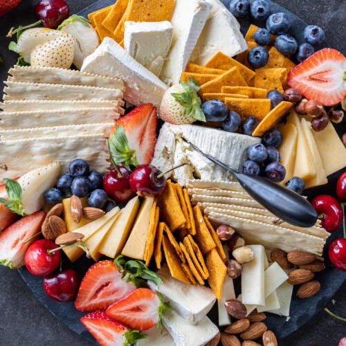 How to Make a Cheese Board - Momsdish