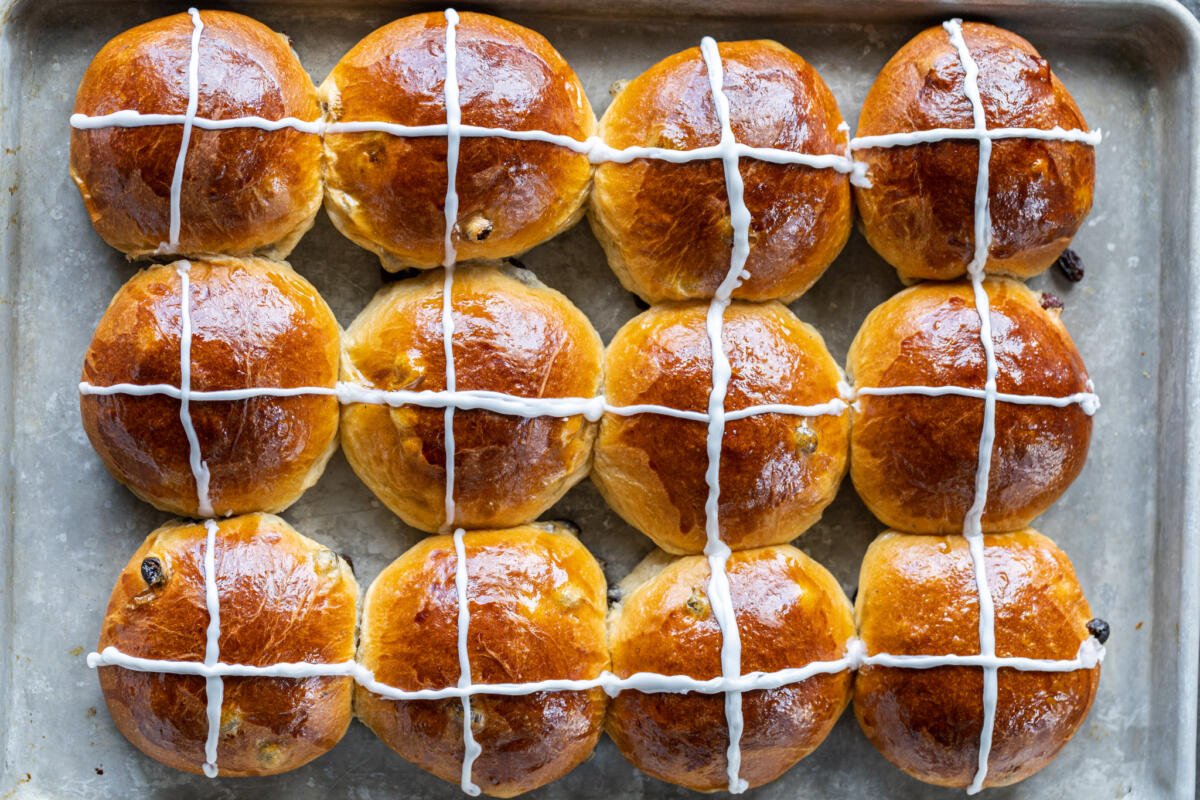 Soft Hot Cross Buns - Momsdish