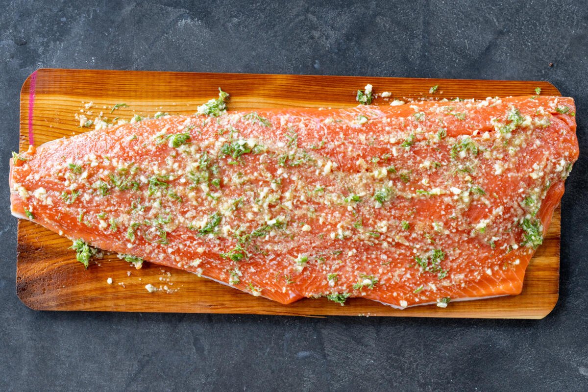 Cedar Plank Salmon (Lemon, Garlic & Herb) - Momsdish